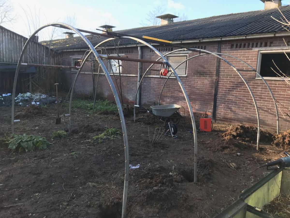 Trampoline recyclen: maak een moestuin kas met het frame | Van Ee ...