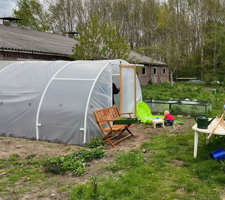 Trampoline recyclen: maak een moestuin kas met het frame | Van Ee ...